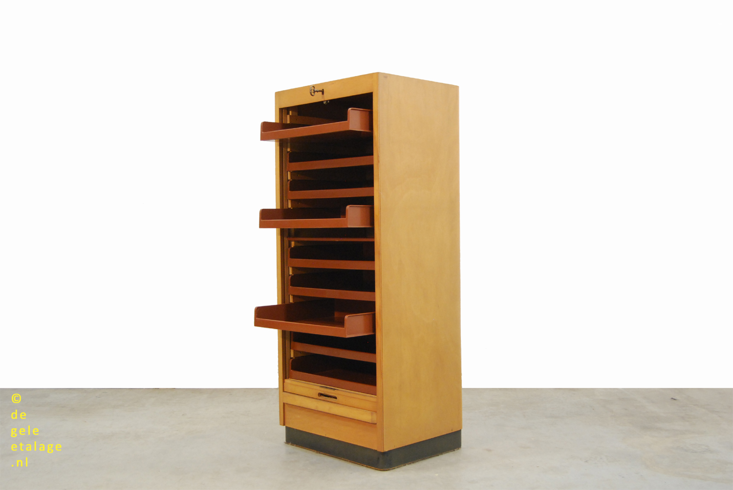 Vintage berkenhouten roldeur kast / Ekawerk Lippe / Horn / 1950s | DE ...