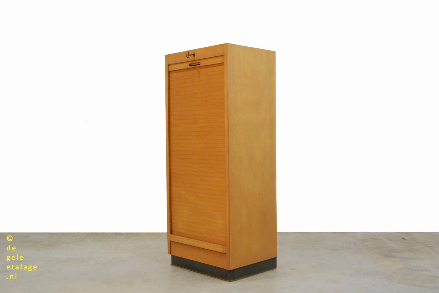 Vintage berkenhouten roldeur kast / Ekawerk Lippe / Horn / 1950s | DE ...